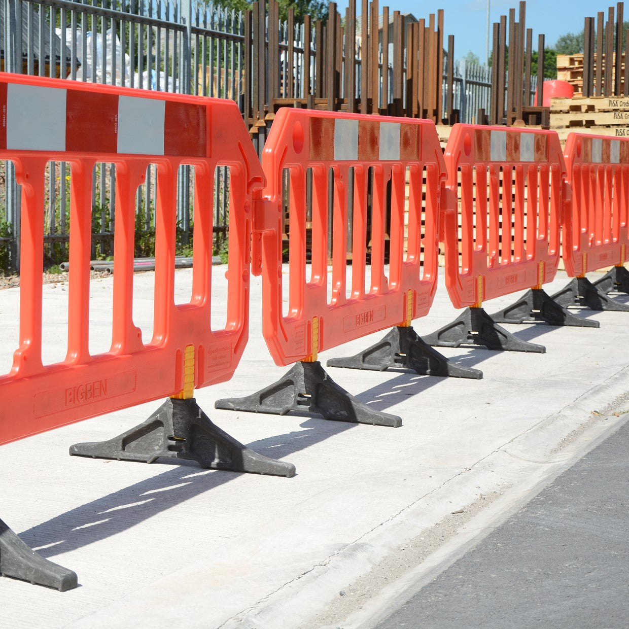 20x 2m BIGBEN® Chapter 8 Safety Barrier Orange with Red/White Reflective