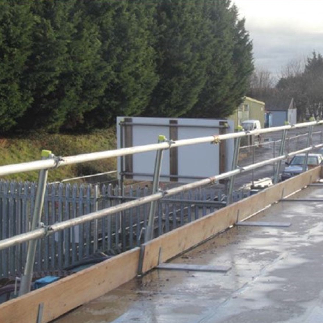 SG4 Flat Roof Guardrail System - Secure freestanding system for Flat Roofs